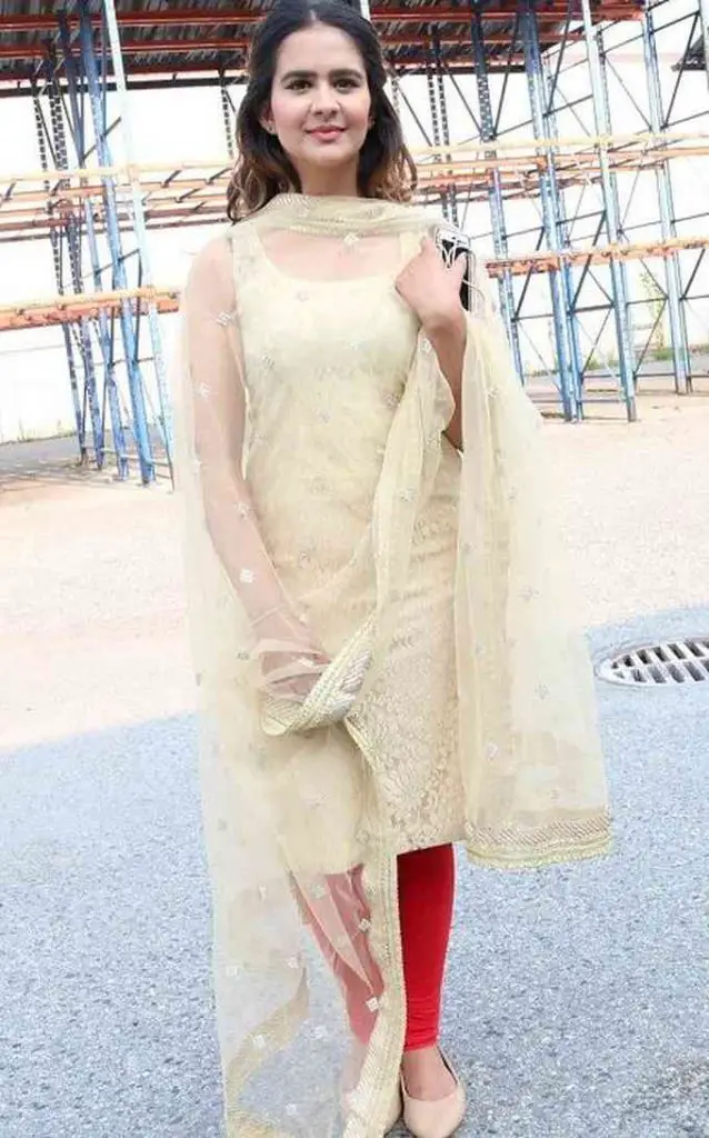 Roopi Gill Age, Affairs, Height, Net Worth, Bio and More 2024| The ...