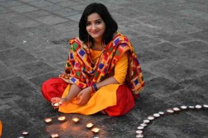 Meenakshi Kandwal Raina Affairs, Net Worth, Age, Height, Bio and More ...