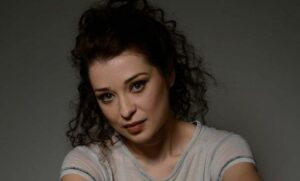 Alice Fredenham Age, Net worth: Husband, Kids, Weight, Bio-Wiki 2024 ...