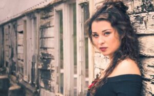 Alice Fredenham Age, Net worth: Husband, Kids, Weight, Bio-Wiki 2024 ...