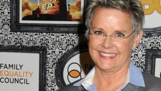 Amanda Bearse net worth, Age, Kids, Husband, Bio-Wiki, Weight 2024| The ...