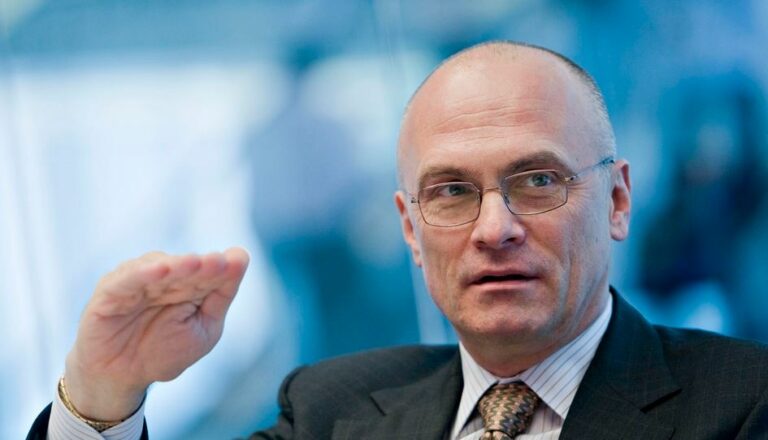 Andrew Puzder Age, Net worth: Bio-Wiki, Wife, Weight, Kids 2023- The ...