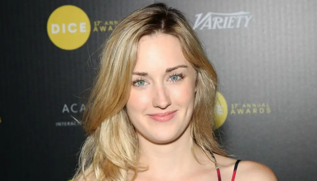 Ashley Johnson Net worth, Age: Bio-Wiki, Boyfriend, Weight, Kids 2024 ...