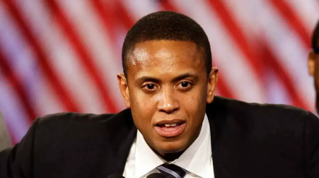 B J Armstrong Age, Net worth: Weight, Wife, Bio-Wiki, Kids 2024| The ...