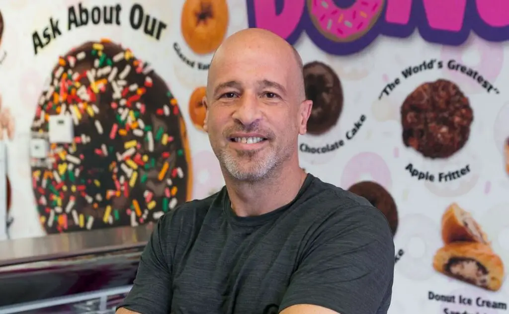 Brett Raymer Net worth, Age: Bio-Wiki, Wife, Weight, Kids 2024| The ...