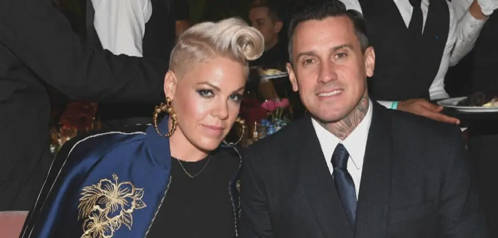 Carey Hart Net worth, Age: Wife, Bio-Wiki, Weight, Kids 2022 - The ...
