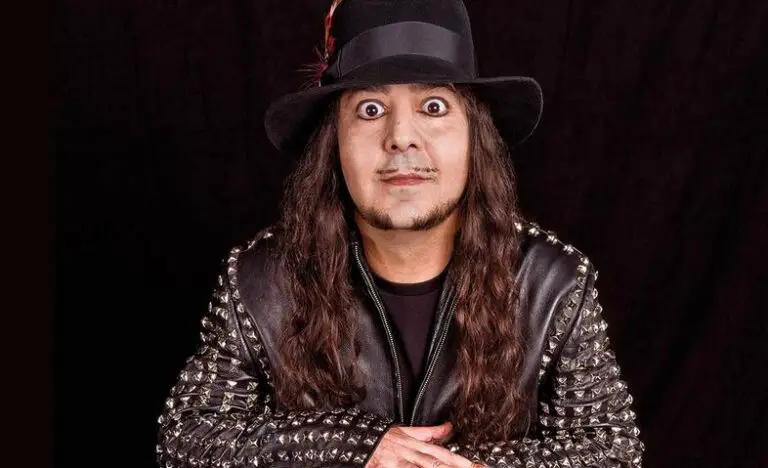 Daron Malakian Net worth, Age: Kids, Bio-Wiki, Weight, Wife 2024| The ...