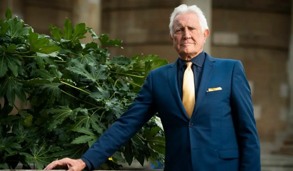 George Lazenby Age, Net worth: Weight, Kids, Bio-Wiki, Wife 2024| The ...