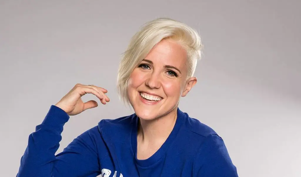 Hannah Hart Net worth, Age: Weight, Bio-Wiki, Kids, Relationship 2024 ...