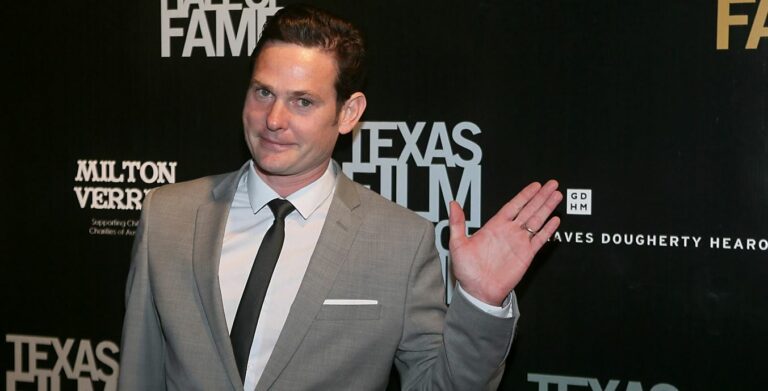 Henry Thomas Net worth, Age: Kids, Bio-Wiki, Weight, Wife 2024| The ...