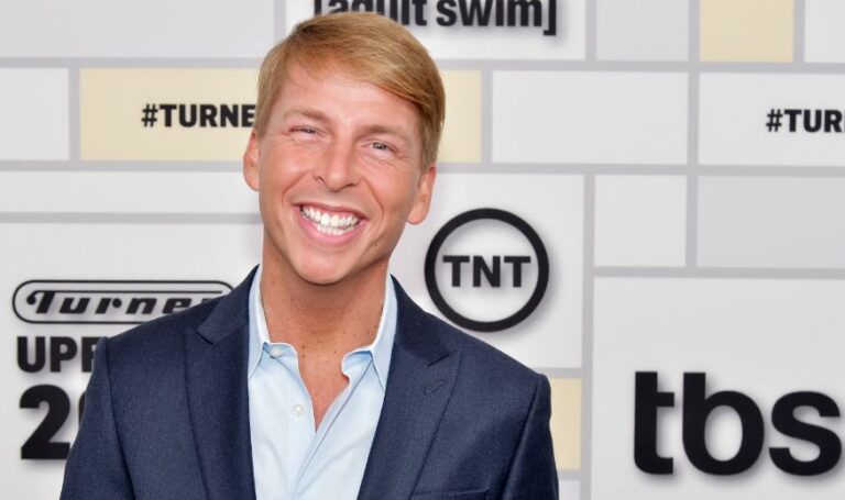 Jack McBrayer Age, Net worth: Weight, Kids, Wife, Bio-Wiki 2024| The ...