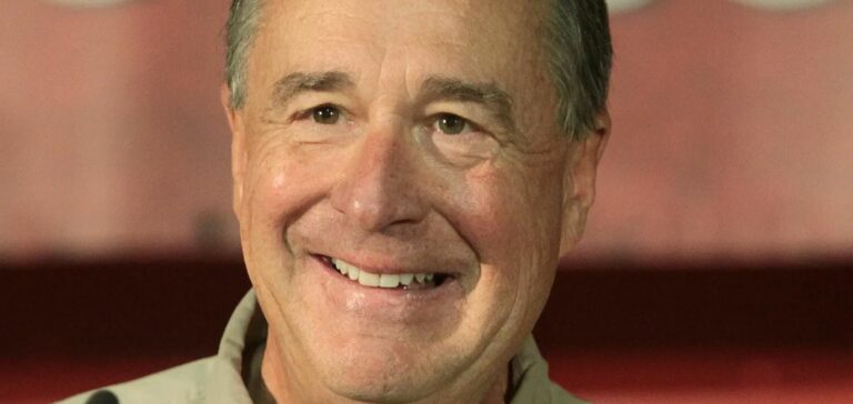 Johnny Morris Age, Net worth: Bio-Wiki, Kids, Wife, Weight 2024| The ...