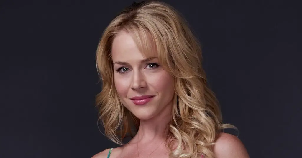Julie Benz Net worth, Age: Weight, Husband, Kids, Bio-Wiki 2024| The ...