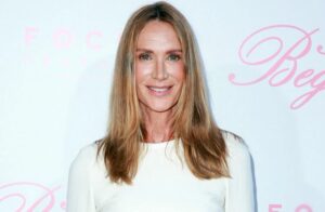 Kelly Lynch Age, Net worth: Weight, Bio-Wiki, Kids, Spouse 2024| The ...