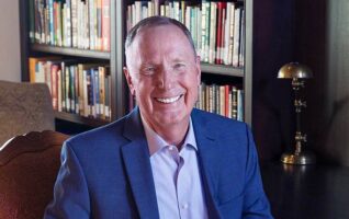 Max Lucado Age, Net worth: Weight, Wife, Bio-Wiki, Kids 2024| The Personage