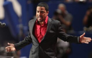 Pastor Darrell Scott Net worth, Age: Wife, Bio-Wiki, Weight, Kids 2024 ...