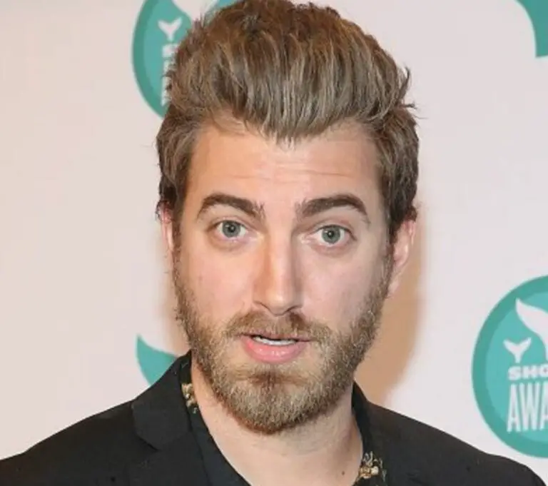 Rhett Mclaughlin Age, Net worth: Kids, Weight, Bio-Wiki, Wife 2022 ...