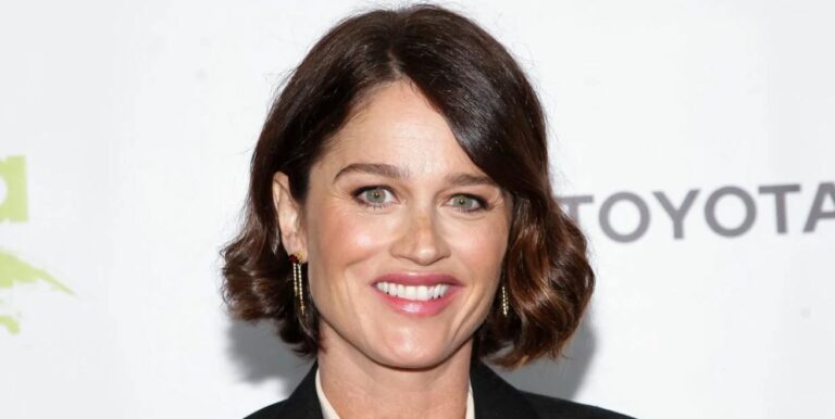 Robin Tunney Net worth, Age: Kids, Bio-Wiki, Weight, Husband 2024| The ...