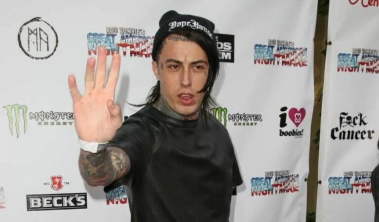 Ronnie Radke Net worth, Age: Weight, Wife, Bio-Wiki, Kids 2024| The ...