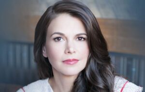 Sutton Foster Net worth, Age: Wife, Bio-Wiki, Weight, Kids 2024| The Personage