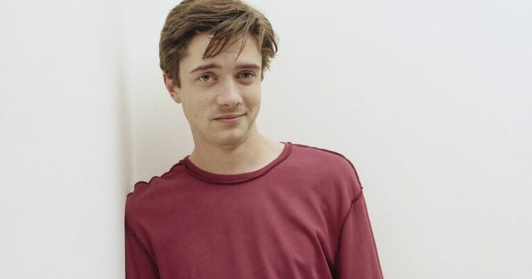 Topher Grace Net worth, Age: Bio-Wiki, Wife, Weight, Kids 2024| The ...